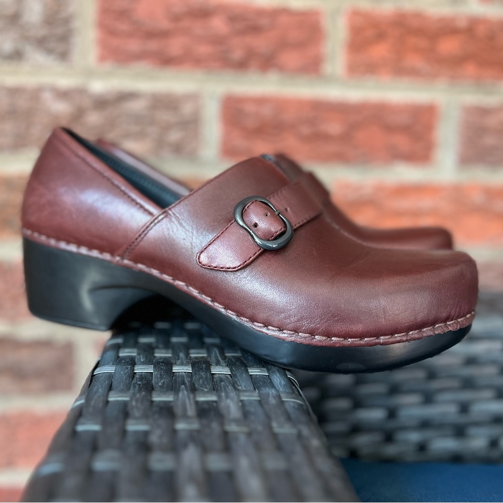 Dansko Tamara Brown Leather Clogs With Buckle Detail - Gem